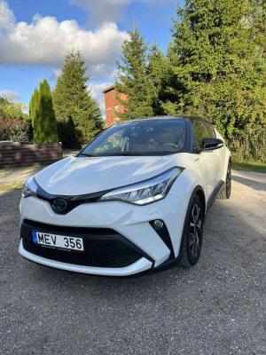 Белый Тойота C-HR 2022 в Вильнюс, объемом двигателя 1.80 л и пробегом 67 тыс. км за 25500 €, фото 3 на AUTOMOTO.COM.LV