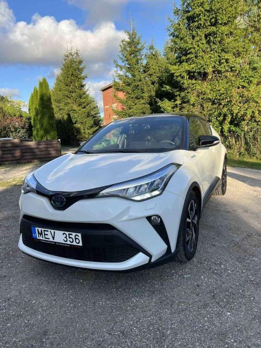 Белый Тойота C-HR 2022 в Вильнюс, объемом двигателя 1.80 л и пробегом 67 тыс. км за 25500 €, фото 3 на AUTOMOTO.COM.LV