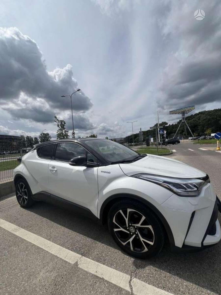 Белый Тойота C-HR 2022 в Вильнюс, объемом двигателя 1.80 л и пробегом 67 тыс. км за 25500 €, фото 6 на AUTOMOTO.COM.LV