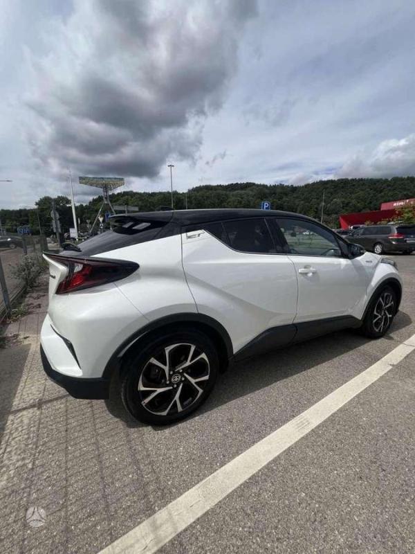 Белый Тойота C-HR 2022 в Вильнюс, объемом двигателя 1.80 л и пробегом 67 тыс. км за 25500 €, фото 7 на AUTOMOTO.COM.LV