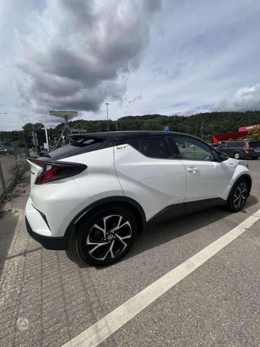 Белый Тойота C-HR 2022 в Вильнюс, объемом двигателя 1.80 л и пробегом 67 тыс. км за 25500 €, фото 7 на AUTOMOTO.COM.LV