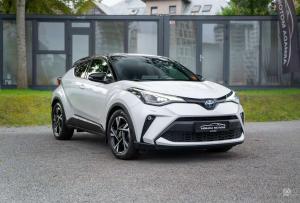 White Toyota C-HR 2022 in Vilnius, with an engine capacity of 1.80 L and mileage of 49 thousand km for 23500 €, photo  on AUTOMOTO.COM.LV