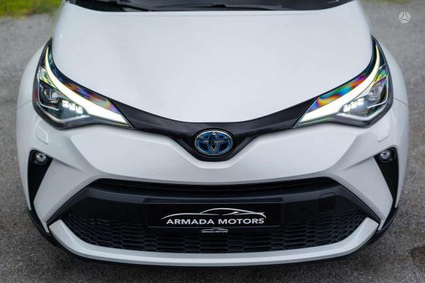 White Toyota C-HR 2022 in Vilnius, with an engine capacity of 1.80 L and mileage of 49 thousand km for 23500 €, photo 6 on AUTOMOTO.COM.LV