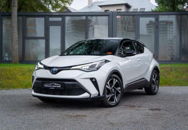 White Toyota C-HR 2022 in Vilnius, with an engine capacity of 1.80 L and mileage of 49 thousand km for 23500 €, photo 7 on AUTOMOTO.COM.LV