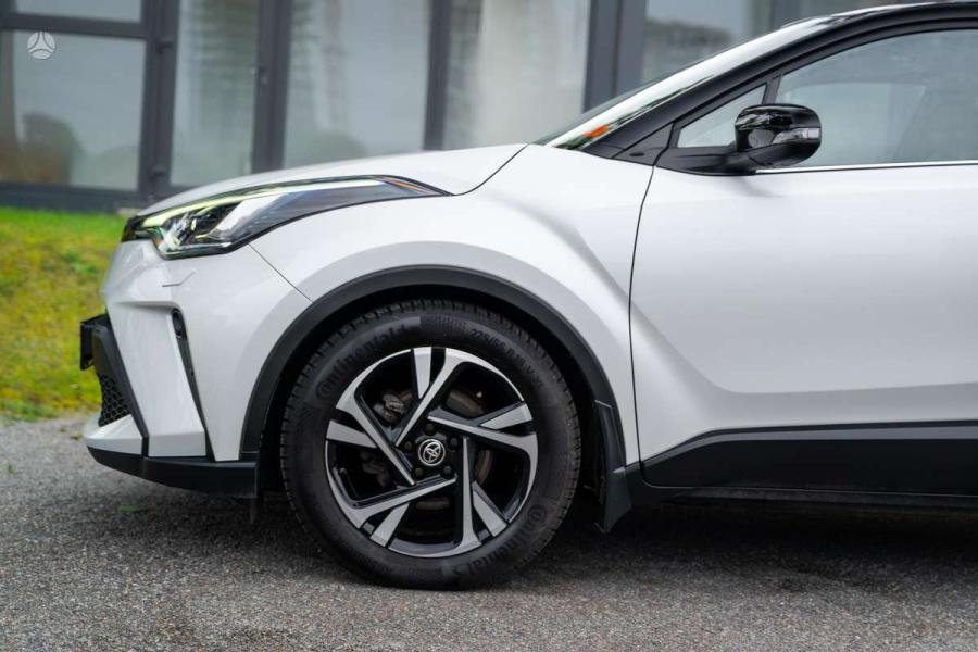 Balts Toyota C-HR 2022 Viļņa, ar dzinēja tilpumu 1.80 L un nobraukumu 49 tūkst. km par 23500 €, foto 10 vietnē AUTOMOTO.COM.LV