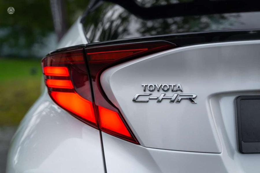 Balts Toyota C-HR 2022 Viļņa, ar dzinēja tilpumu 1.80 L un nobraukumu 49 tūkst. km par 23500 €, foto 17 vietnē AUTOMOTO.COM.LV