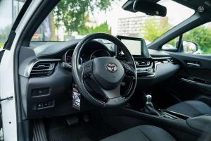 Balts Toyota C-HR 2022 Viļņa, ar dzinēja tilpumu 1.80 L un nobraukumu 49 tūkst. km par 23500 €, foto 19 vietnē AUTOMOTO.COM.LV