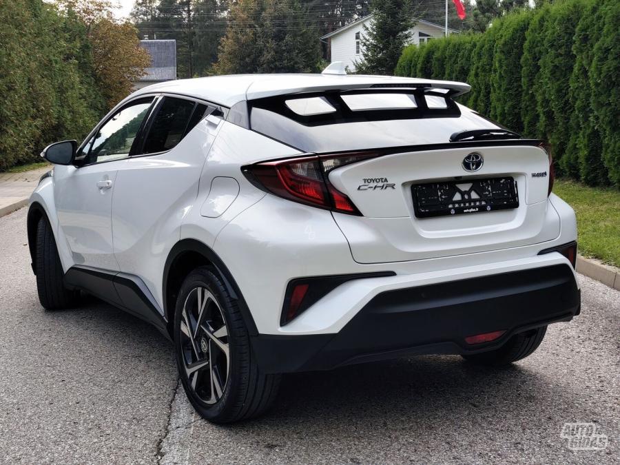 Белый Тойота C-HR 2022 в Аникщяй, объемом двигателя 1.80 л и пробегом 189 тыс. км за 13250 €, фото 4 на AUTOMOTO.COM.LV