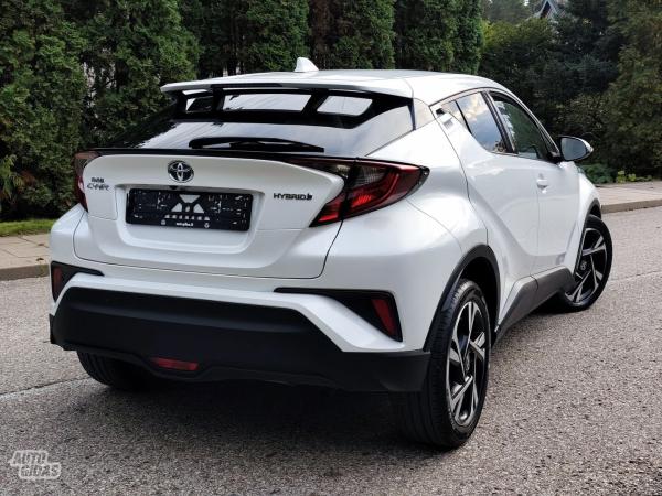 Белый Тойота C-HR 2022 в Аникщяй, объемом двигателя 1.80 л и пробегом 189 тыс. км за 13250 €, фото 5 на AUTOMOTO.COM.LV