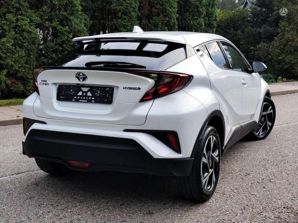 Белый Тойота C-HR 2022 в Аникщяй, объемом двигателя 1.80 л и пробегом 189 тыс. км за 13250 €, фото 5 на AUTOMOTO.COM.LV