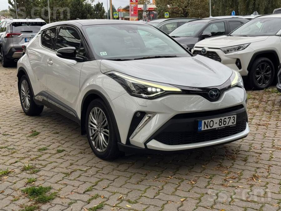 Белый Тойота C-HR 2022 в Рига, объемом двигателя 2.00 л и пробегом 50 тыс. км за 23850 €, фото 1 на AUTOMOTO.COM.LV