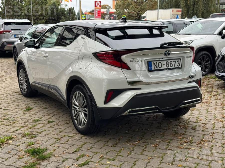 Белый Тойота C-HR 2022 в Рига, объемом двигателя 2.00 л и пробегом 50 тыс. км за 23850 €, фото 4 на AUTOMOTO.COM.LV