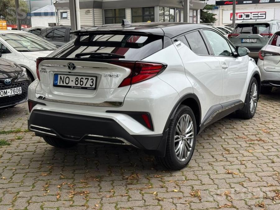 Белый Тойота C-HR 2022 в Рига, объемом двигателя 2.00 л и пробегом 50 тыс. км за 23850 €, фото 5 на AUTOMOTO.COM.LV