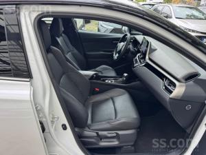 Белый Тойота C-HR 2022 в Рига, объемом двигателя 2.00 л и пробегом 50 тыс. км за 23850 €, фото 7 на AUTOMOTO.COM.LV