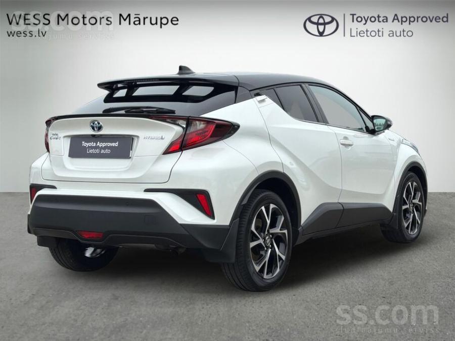Белый Тойота C-HR 2022 в Рига, объемом двигателя 1.80 л и пробегом 39 тыс. км за 22990 €, фото 3 на AUTOMOTO.COM.LV