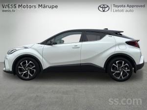 Белый Тойота C-HR 2022 в Рига, объемом двигателя 1.80 л и пробегом 39 тыс. км за 22990 €, фото 4 на AUTOMOTO.COM.LV