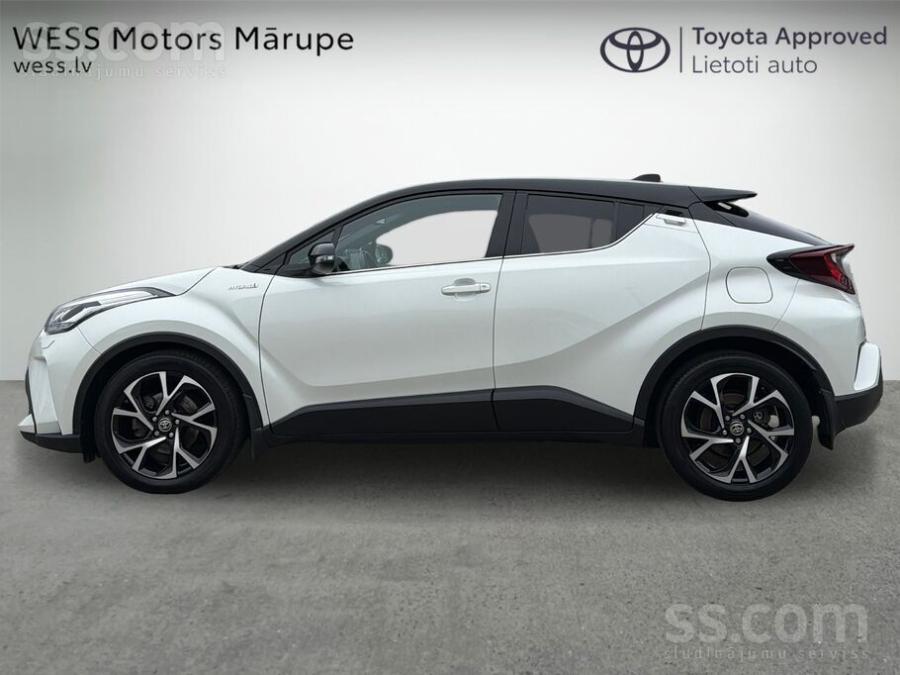 Белый Тойота C-HR 2022 в Рига, объемом двигателя 1.80 л и пробегом 39 тыс. км за 22990 €, фото 4 на AUTOMOTO.COM.LV
