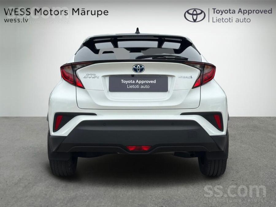 Белый Тойота C-HR 2022 в Рига, объемом двигателя 1.80 л и пробегом 39 тыс. км за 22990 €, фото 5 на AUTOMOTO.COM.LV