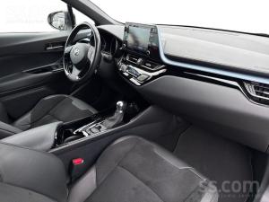 Белый Тойота C-HR 2022 в Рига, объемом двигателя 1.80 л и пробегом 39 тыс. км за 22990 €, фото 7 на AUTOMOTO.COM.LV