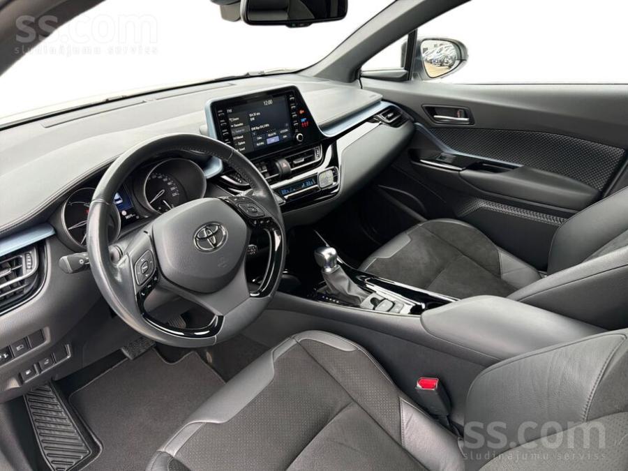 Белый Тойота C-HR 2022 в Рига, объемом двигателя 1.80 л и пробегом 39 тыс. км за 22990 €, фото 12 на AUTOMOTO.COM.LV