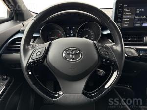 Белый Тойота C-HR 2022 в Рига, объемом двигателя 1.80 л и пробегом 39 тыс. км за 22990 €, фото 13 на AUTOMOTO.COM.LV