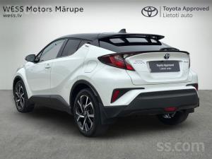 Белый Тойота C-HR 2022 в Рига, объемом двигателя 1.80 л и пробегом 39 тыс. км за 22990 €, фото 18 на AUTOMOTO.COM.LV