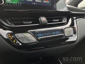 Белый Тойота C-HR 2023 в Рига, объемом двигателя 1.80 л и пробегом 38 тыс. км за 25990 €, фото 27 на AUTOMOTO.COM.LV