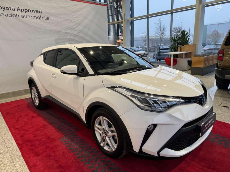 Balts Toyota C-HR 2023 Šauļi, ar dzinēja tilpumu 1.80 L un nobraukumu 21 tūkst. km par 23900 €, foto 2 vietnē AUTOMOTO.COM.LV
