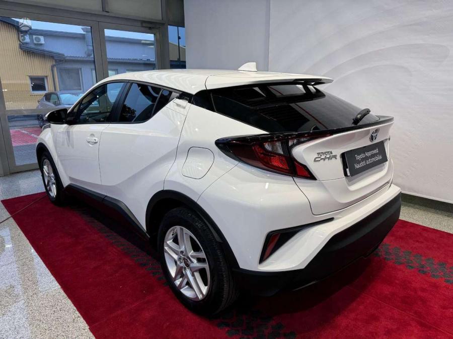 Balts Toyota C-HR 2023 Šauļi, ar dzinēja tilpumu 1.80 L un nobraukumu 21 tūkst. km par 23900 €, foto 6 vietnē AUTOMOTO.COM.LV