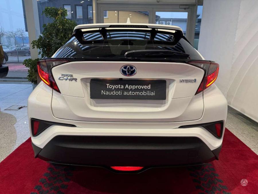 Balts Toyota C-HR 2023 Šauļi, ar dzinēja tilpumu 1.80 L un nobraukumu 21 tūkst. km par 23900 €, foto 8 vietnē AUTOMOTO.COM.LV