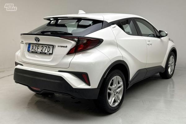 White Toyota C-HR 2023 in Kaunas, with an engine capacity of 0.00 L and mileage of 76 thousand km for 26049 €, photo 3 on AUTOMOTO.COM.LV