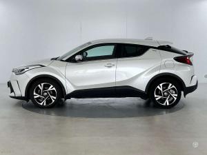 Белый Тойота C-HR 2023 в Вильнюс, объемом двигателя 1.80 л и пробегом 54 тыс. км за 23500 €, фото 2 на AUTOMOTO.COM.LV
