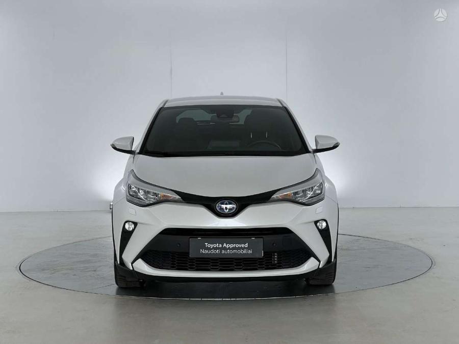 Белый Тойота C-HR 2023 в Вильнюс, объемом двигателя 1.80 л и пробегом 54 тыс. км за 23500 €, фото 4 на AUTOMOTO.COM.LV