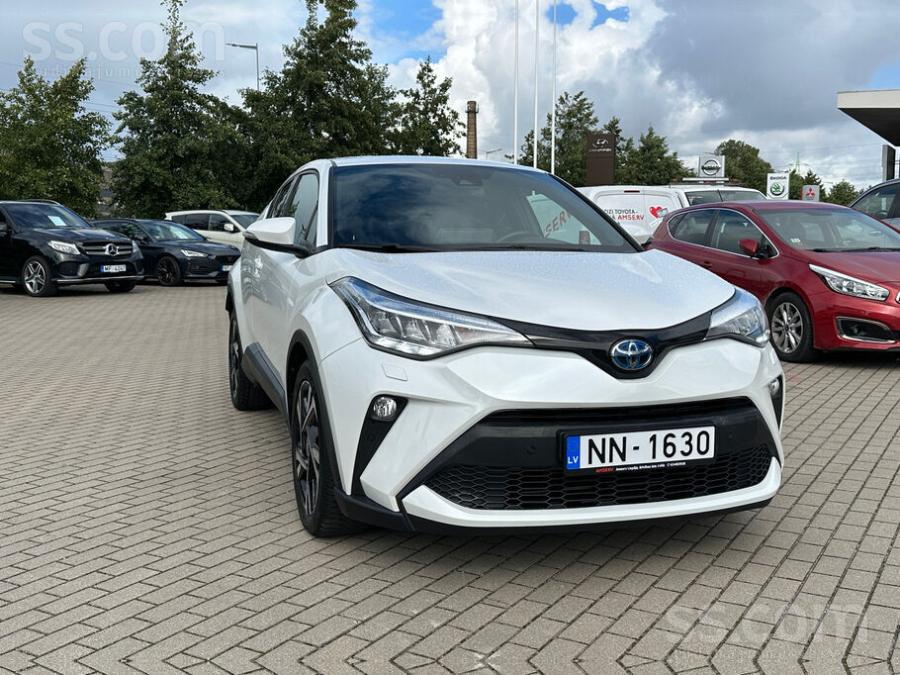 Белый Тойота C-HR 2023 в Лиепая, объемом двигателя 1.80 л и пробегом 51 тыс. км за 23200 €, фото 5 на AUTOMOTO.COM.LV