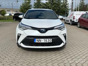 Белый Тойота C-HR 2023 в Лиепая, объемом двигателя 1.80 л и пробегом 51 тыс. км за 23200 €, фото 8 на AUTOMOTO.COM.LV