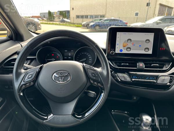 White Toyota C-HR 2023 in Liepaja, with an engine capacity of 1.80 L and mileage of 51 thousand km for 23200 €, photo 10 on AUTOMOTO.COM.LV