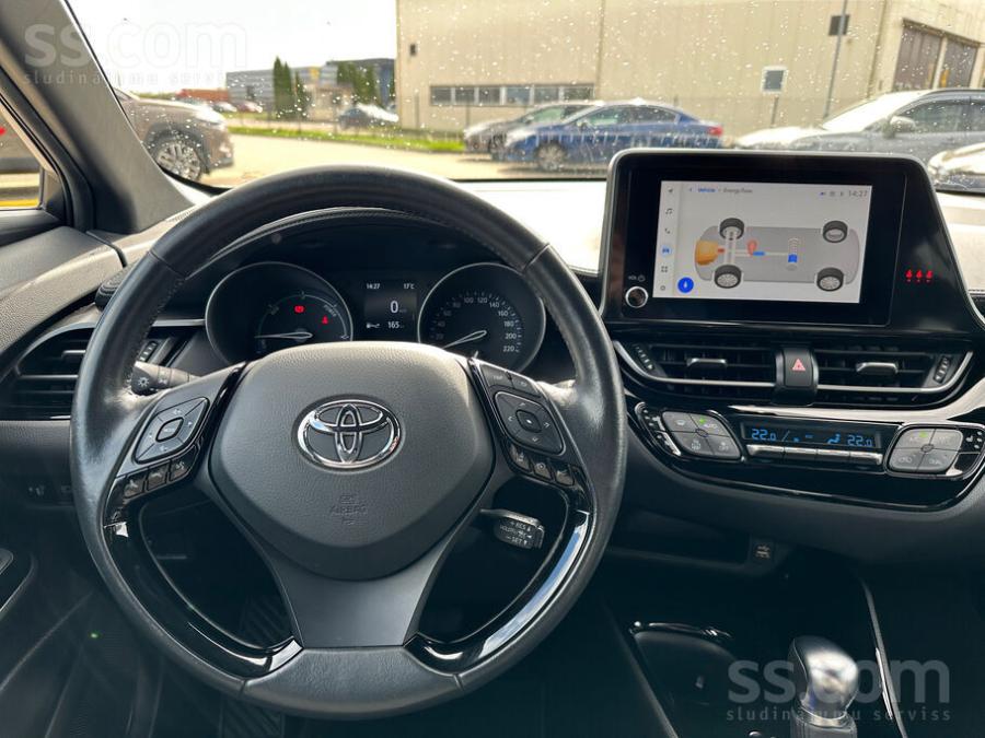Белый Тойота C-HR 2023 в Лиепая, объемом двигателя 1.80 л и пробегом 51 тыс. км за 23200 €, фото 11 на AUTOMOTO.COM.LV