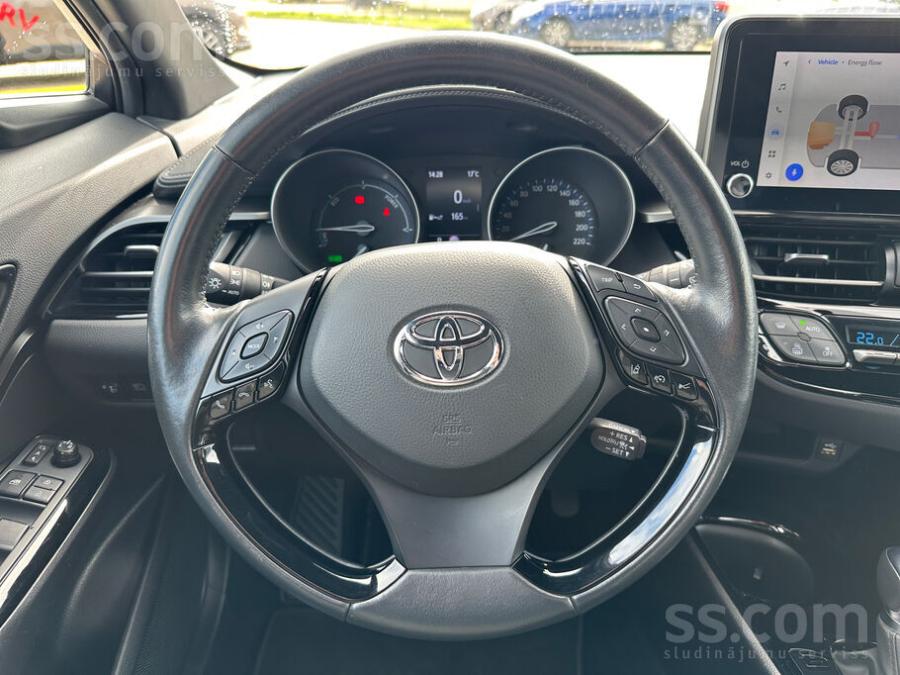 Белый Тойота C-HR 2023 в Лиепая, объемом двигателя 1.80 л и пробегом 51 тыс. км за 23200 €, фото 12 на AUTOMOTO.COM.LV