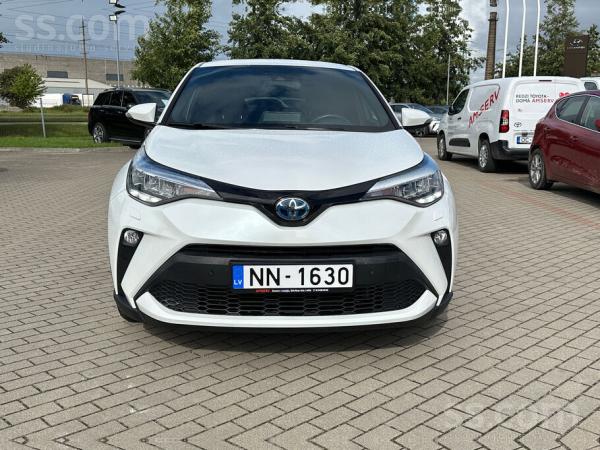 Белый Тойота C-HR 2023 в Лиепая, объемом двигателя 1.80 л и пробегом 51 тыс. км за 23200 €, фото 7 на AUTOMOTO.COM.LV