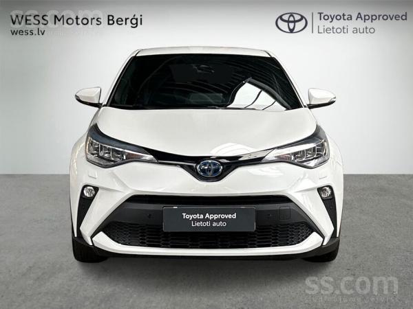 White Toyota C-HR 2023 in Riga, with an engine capacity of 1.80 L and mileage of 48 thousand km for 23990 €, photo 5 on AUTOMOTO.COM.LV