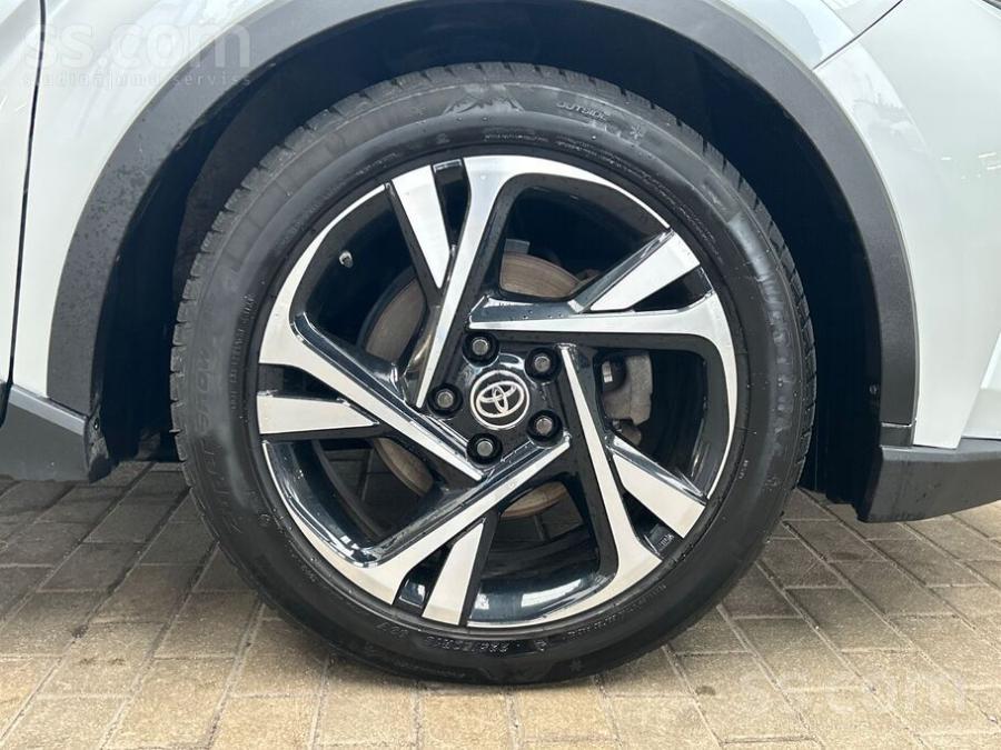 Balts Toyota C-HR 2023 Rīga, ar dzinēja tilpumu 1.80 L un nobraukumu 48 tūkst. km par 23990 €, foto 24 vietnē AUTOMOTO.COM.LV
