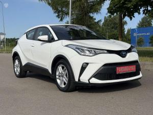 White Toyota C-HR 2023 in Panevezys, with an engine capacity of 1.80 L and mileage of 91 thousand km for 18200 €, photo 8 on AUTOMOTO.COM.LV