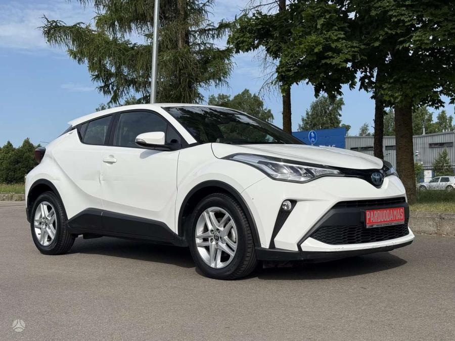 White Toyota C-HR 2023 in Panevezys, with an engine capacity of 1.80 L and mileage of 91 thousand km for 18200 €, photo 10 on AUTOMOTO.COM.LV