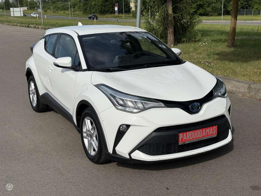 White Toyota C-HR 2023 in Panevezys, with an engine capacity of 1.80 L and mileage of 91 thousand km for 18200 €, photo 12 on AUTOMOTO.COM.LV