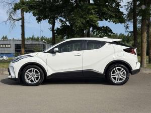 White Toyota C-HR 2023 in Panevezys, with an engine capacity of 1.80 L and mileage of 91 thousand km for 18200 €, photo 13 on AUTOMOTO.COM.LV