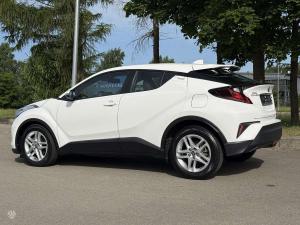 White Toyota C-HR 2023 in Panevezys, with an engine capacity of 1.80 L and mileage of 91 thousand km for 18200 €, photo 14 on AUTOMOTO.COM.LV