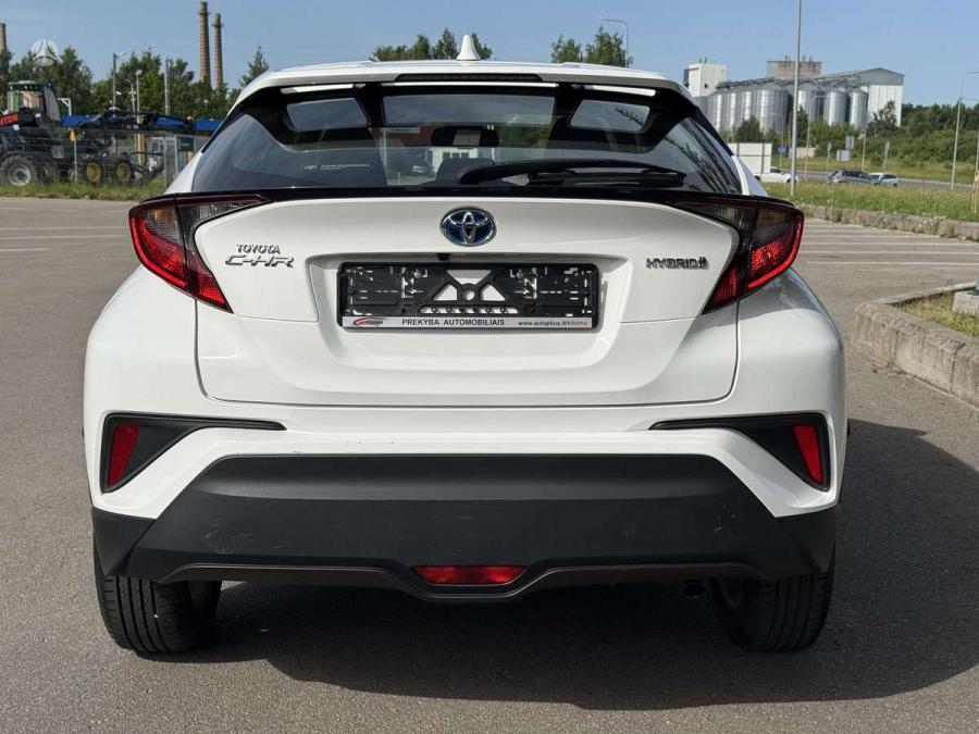 White Toyota C-HR 2023 in Panevezys, with an engine capacity of 1.80 L and mileage of 91 thousand km for 18200 €, photo 18 on AUTOMOTO.COM.LV