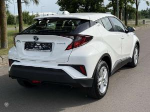 White Toyota C-HR 2023 in Panevezys, with an engine capacity of 1.80 L and mileage of 91 thousand km for 18200 €, photo 19 on AUTOMOTO.COM.LV