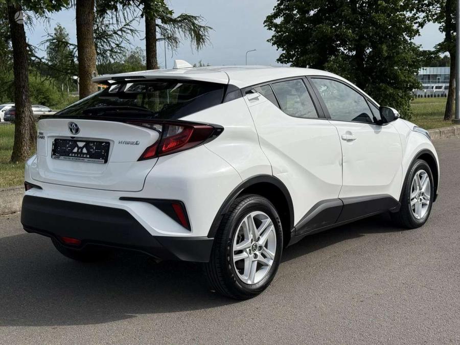 White Toyota C-HR 2023 in Panevezys, with an engine capacity of 1.80 L and mileage of 91 thousand km for 18200 €, photo 20 on AUTOMOTO.COM.LV
