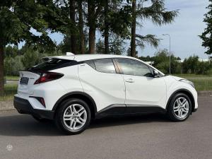 White Toyota C-HR 2023 in Panevezys, with an engine capacity of 1.80 L and mileage of 91 thousand km for 18200 €, photo 22 on AUTOMOTO.COM.LV